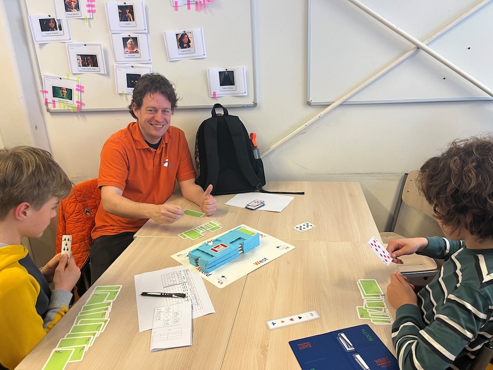 Topbridger Tim Verbeek te gast bij mini bridge DSV Delft